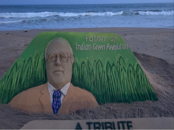 Sand artist Sudarshan Pattnaik pays tribute to MS Swaminathan with his ... Sand artist Sudarshan Pattnaik pays tribute to MS Swaminathan with his ...