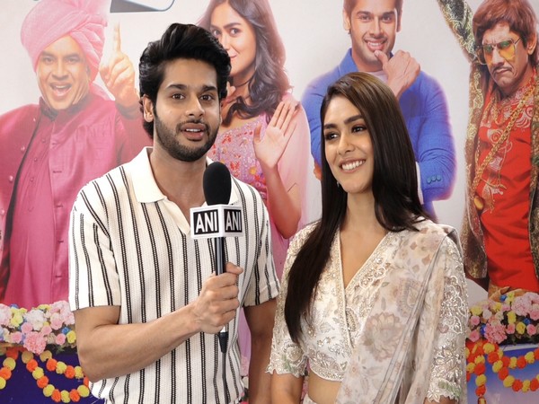 Abhimanyu Dassani, Mrunal Thakur open up on working with director Umesh Shukla in 'Aankh Micholi ...