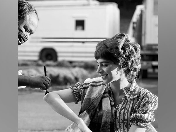 Zoya Akhtar wishes Khushi Kapoor on her birthday, shares BTS picture ...