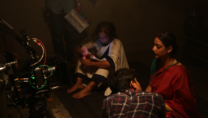 15 pictures from the sets of Ragini Khanna, Mahie Gill, Sayani Gupta ...